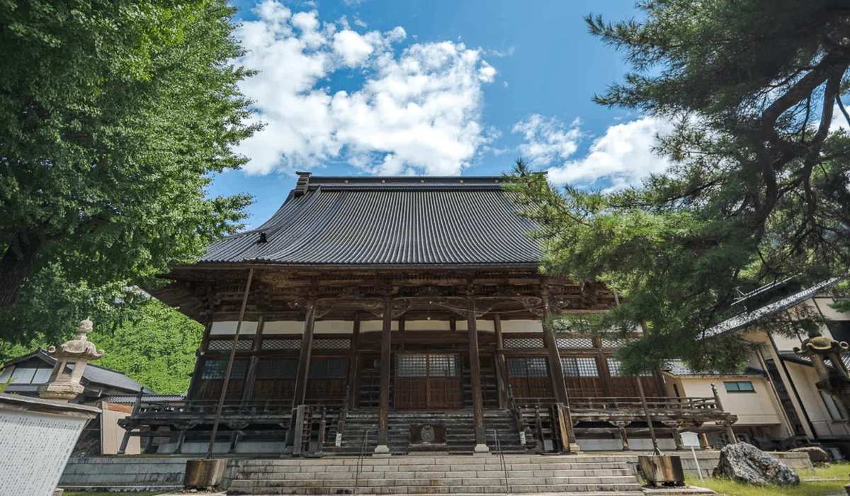 お寺の階段で、40分。 不思議なくらい心がほどけた午後｜対話ディレクター🌻Machiko／本音を引き出す人