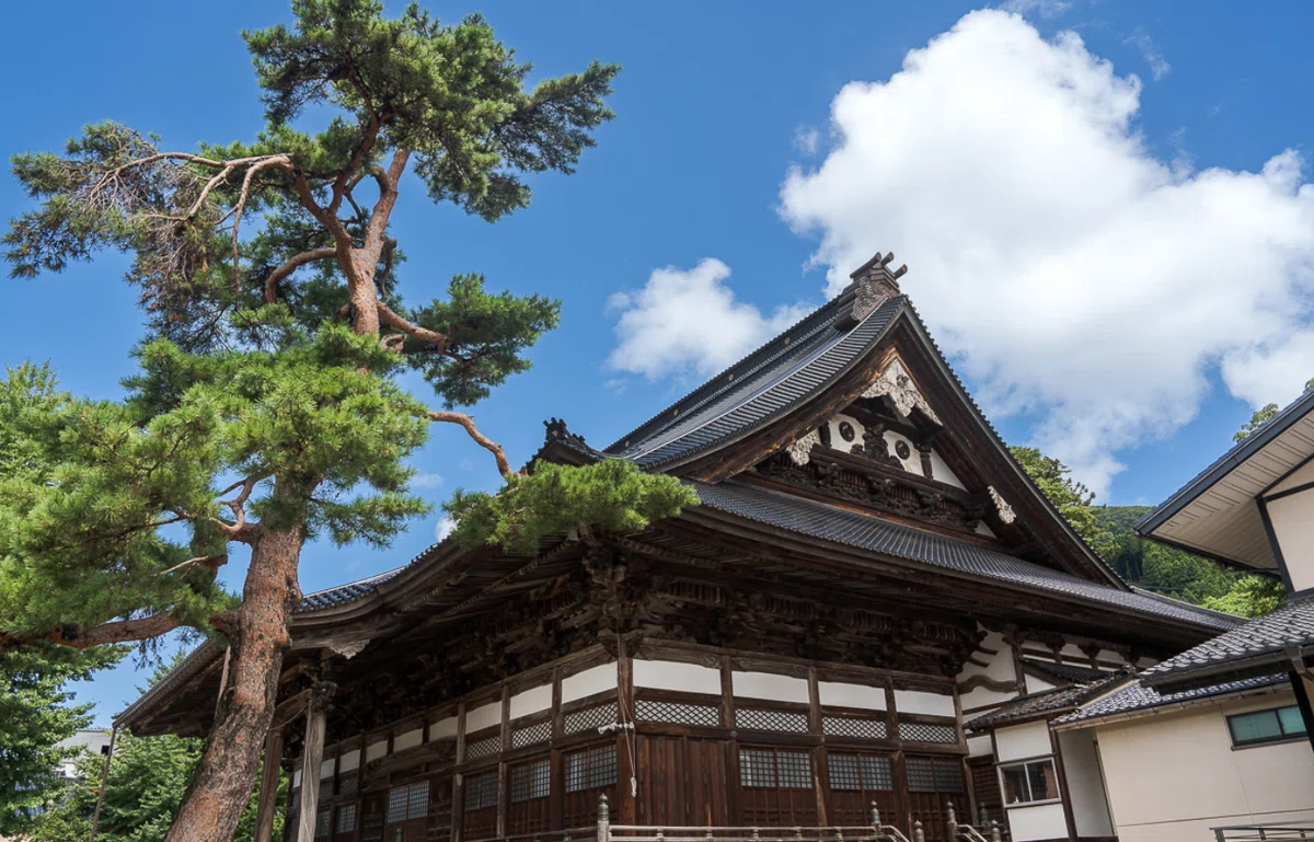 お寺の階段で、40分。 不思議なくらい心がほどけた午後｜対話ディレクター🌻Machiko／本音を引き出す人