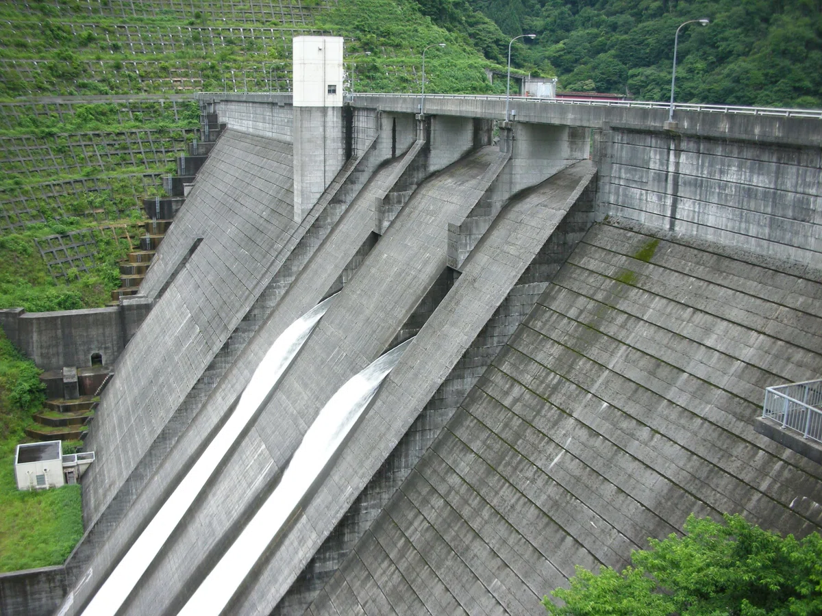 Asahi Ogawa Dam [Toyama Prefecture, Asahi Town G] | A handsome gravity ...