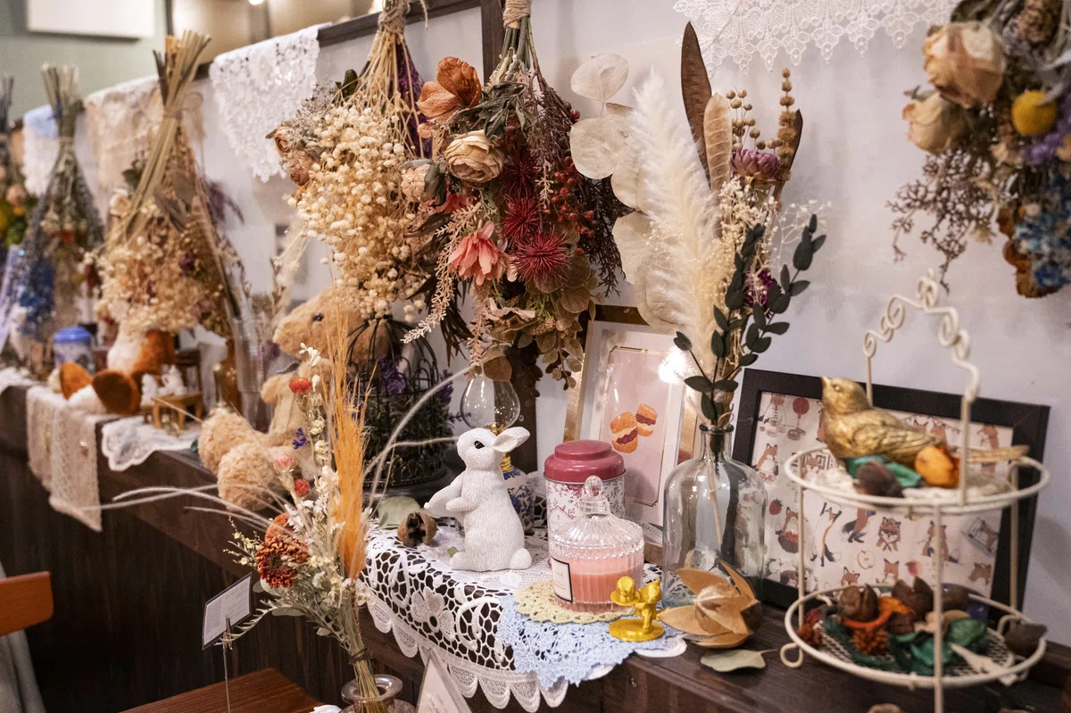 [Kobe] A night cafe experience at a scone specialty shop where a fox ...