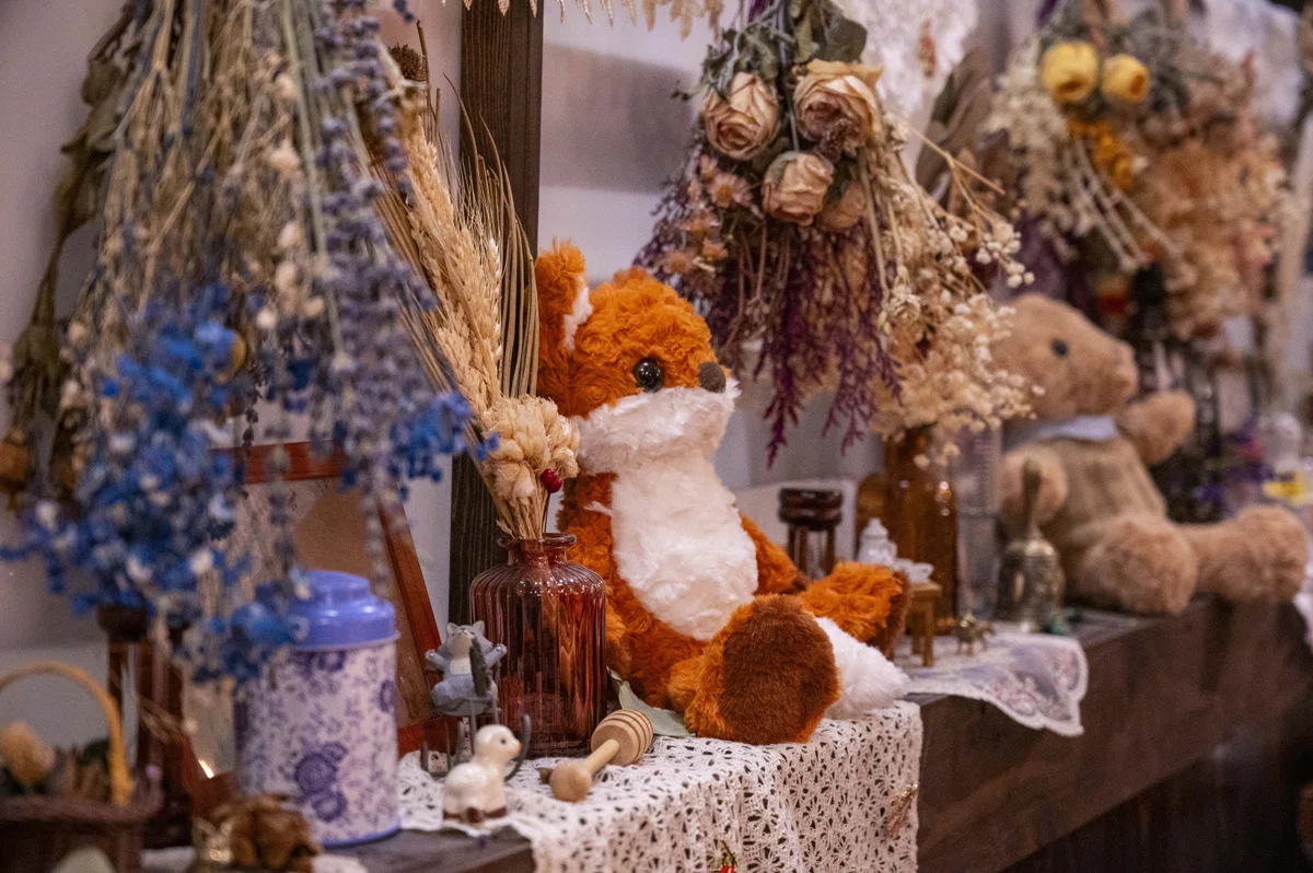 [Kobe] A night cafe experience at a scone specialty shop where a fox ...