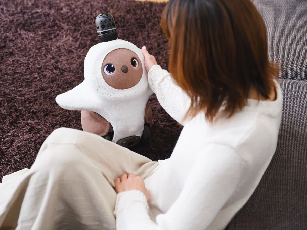 LOVOTとは？─「ヒトの代わりの仕事をしない」家族型ロボットが18,000人以上から愛される理由｜LOVOT OFFICIAL