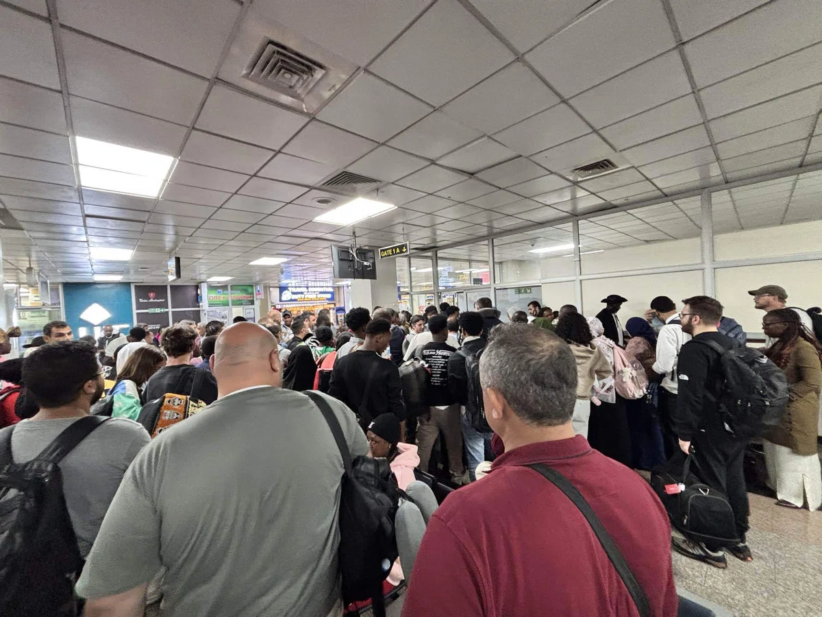 誰も選ばない！？エジプト航空でエンテベ-カイロ-成田の旅｜NanoS