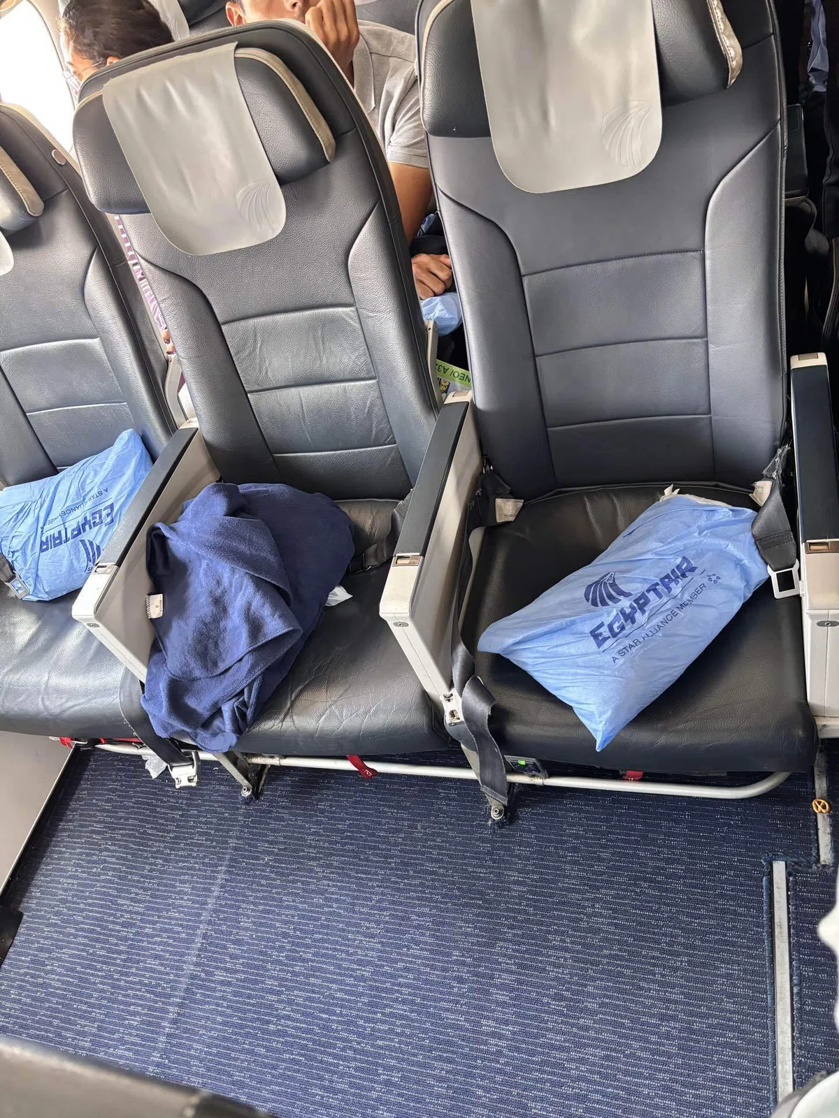 誰も選ばない！？エジプト航空でエンテベ-カイロ-成田の旅｜NanoS