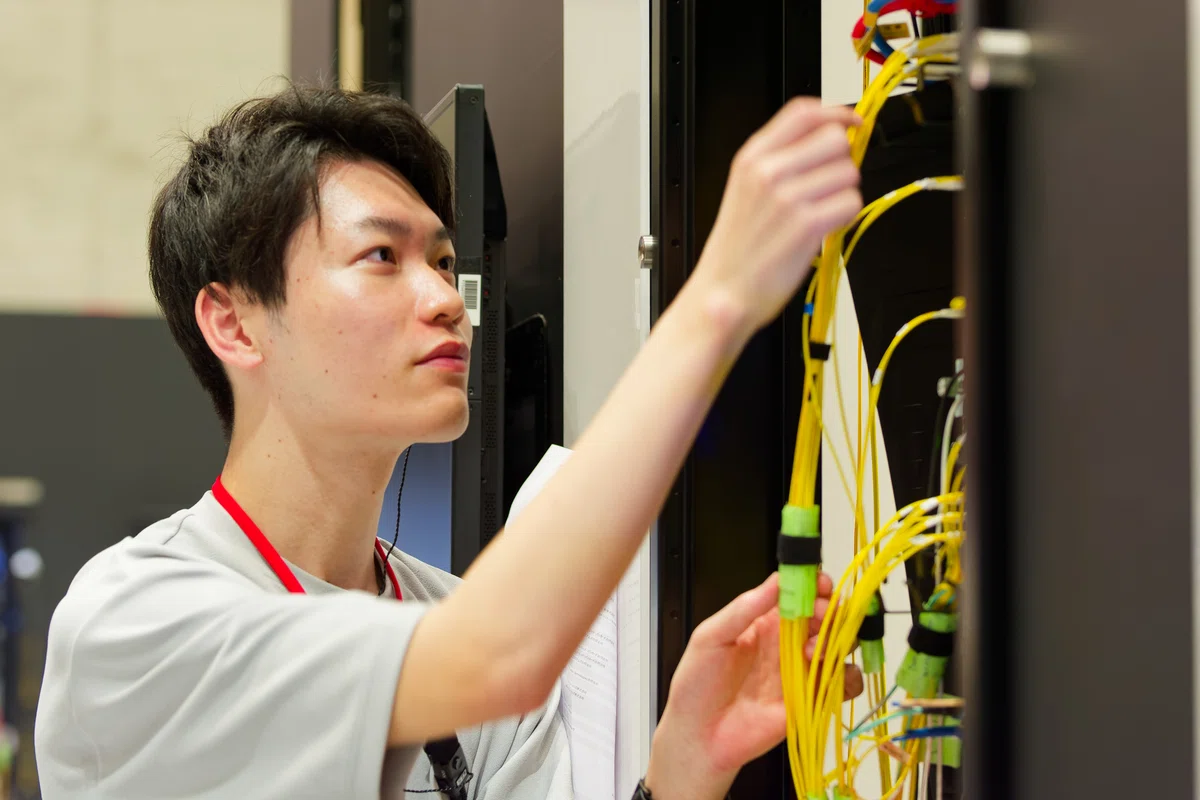 【Deploy Day 2】展開から提供へ、会場の隅々まで「つながる」を届ける｜ShowNet NOC Team