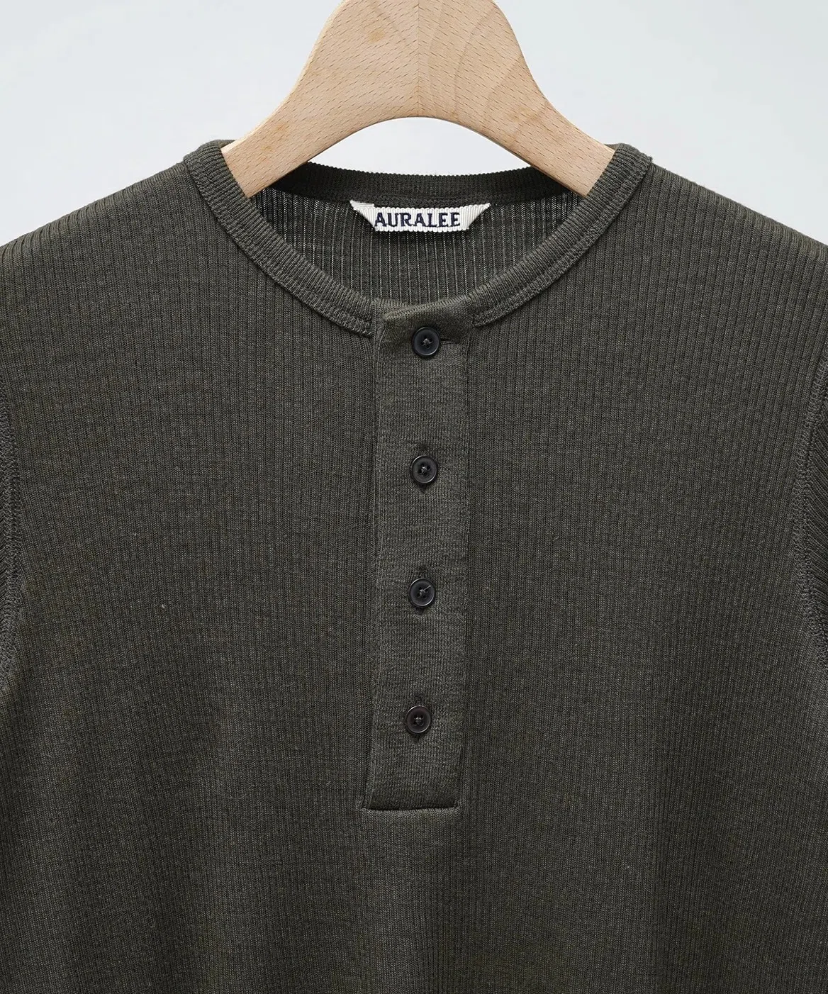 High-quality ribs from AURALEE, crafted with ultra-fine wool and silk ...