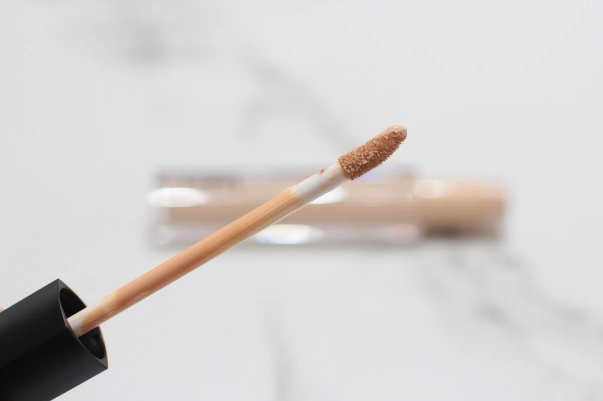 Makeup to Naturally Hide Acne | High-Coverage Liquid Concealer & Brush ...