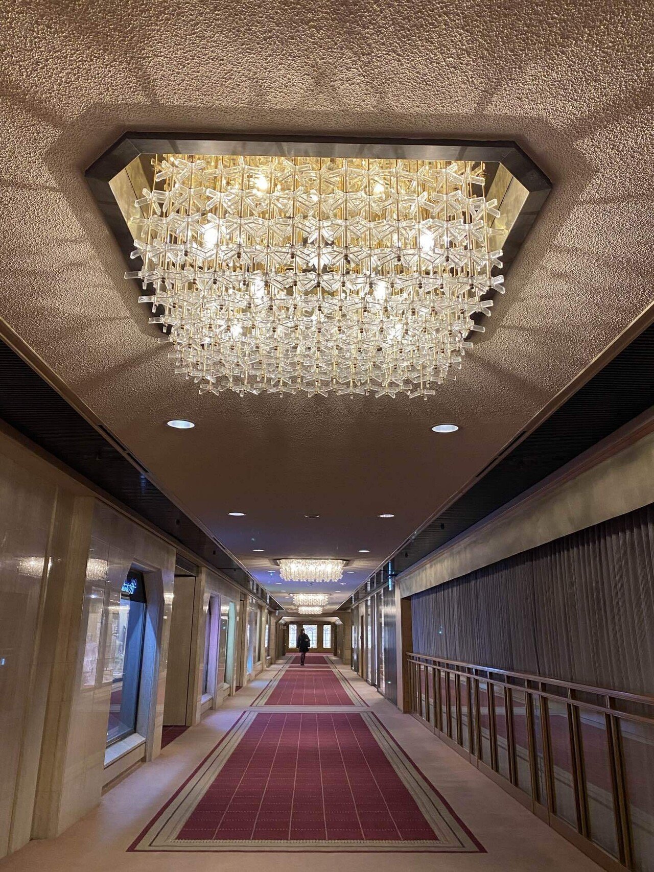 東京建築巡り〜影までデザインされていそうなシャンデリア ｜東京の建築&アート巡りオタク@tanrock｜note