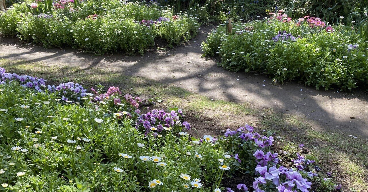 このままならない庭をそよがせて進む。｜ayumu aizawa