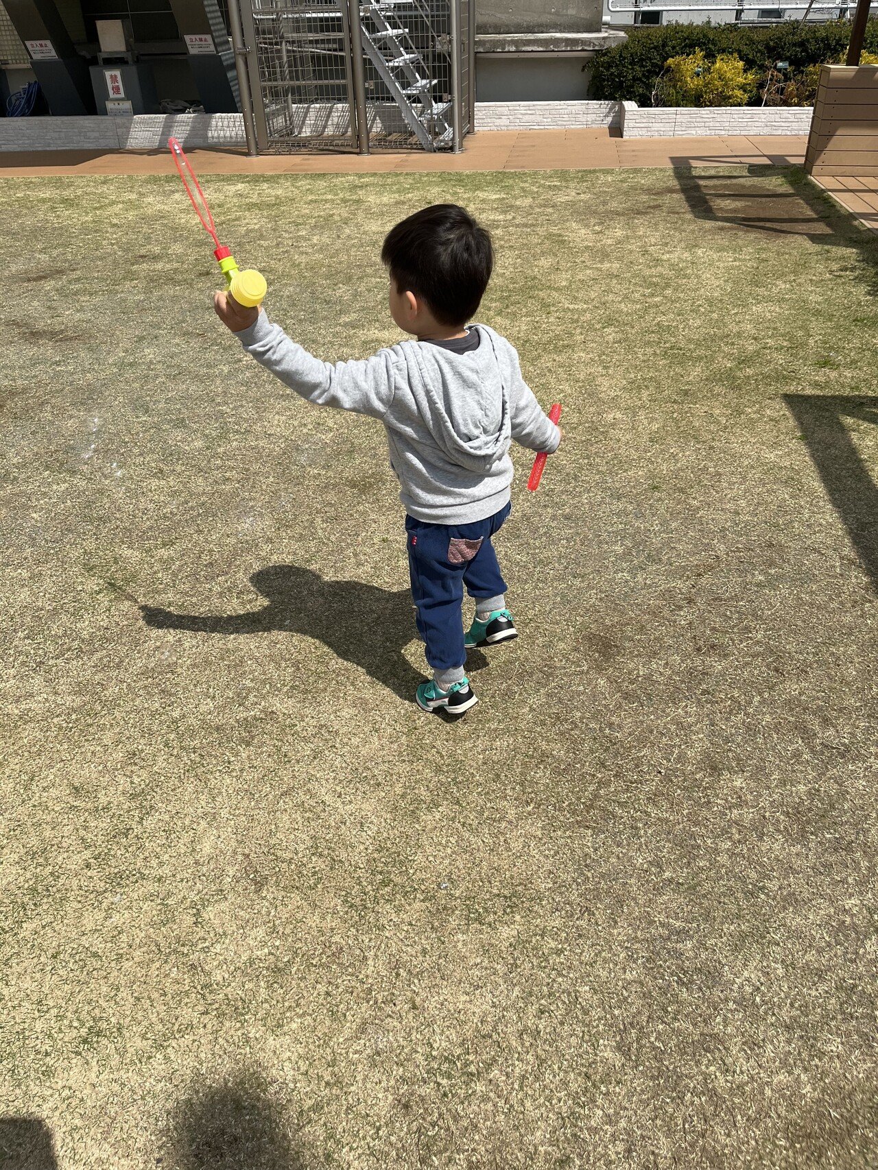 朝起きるとメガネのフレームが破損していた。落ち込んでいる私に息子が『どうしたのお母さん。疲れちゃったの？』「メガネが壊れちゃった」と言うと、「大丈夫だよ」と言って頭を撫でてくれました ...