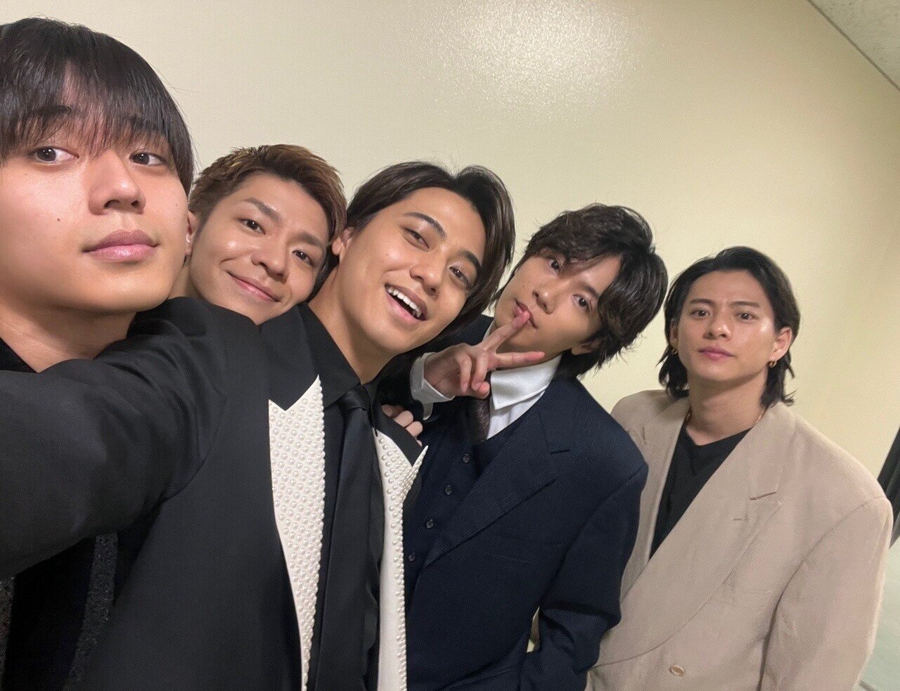 ずっとずっと5人一緒に居てくれないかな🥺？どうしても離れ離れにならなきゃダメ？奇跡起こらないかな、って毎日のように願ってる🖤💛 ️💙💜｜sora07