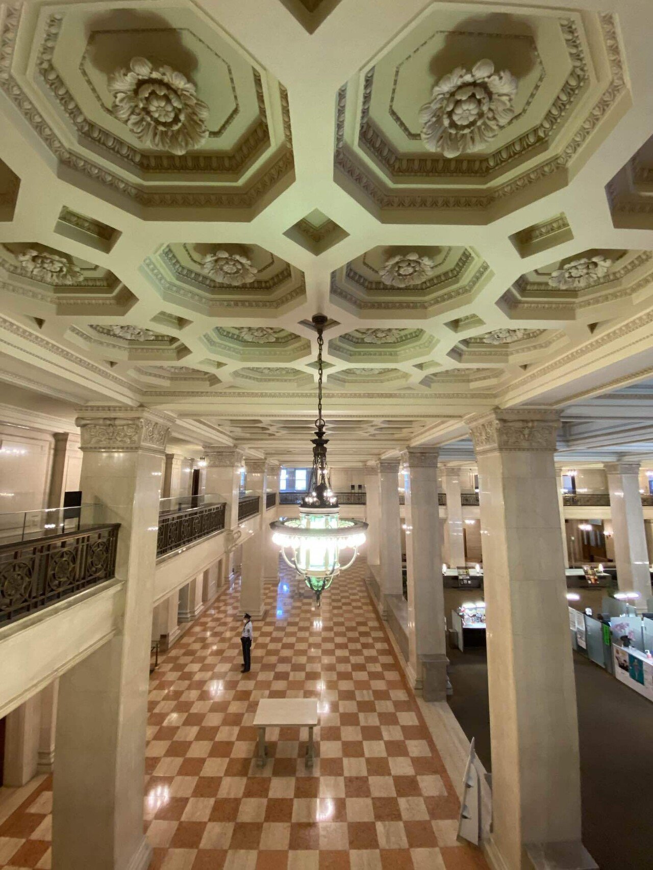 東京建築巡り〜アカンサスの葉模様の天井 ｜東京の建築&アート巡りオタク@tanrock