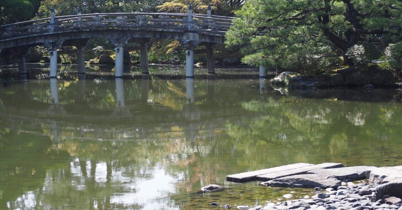 京都御所（京都府）_ 御所に作られた建物の間に編み込まれた各時代の庭園を味わう。｜Tomoki Inoue