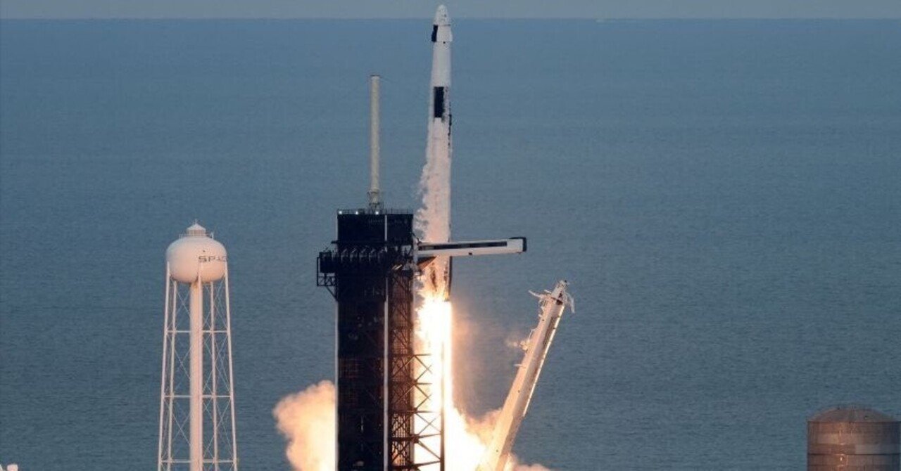 SpaceX社の宇宙へ飛び立つ有人ロケット。｜DigitalCreator