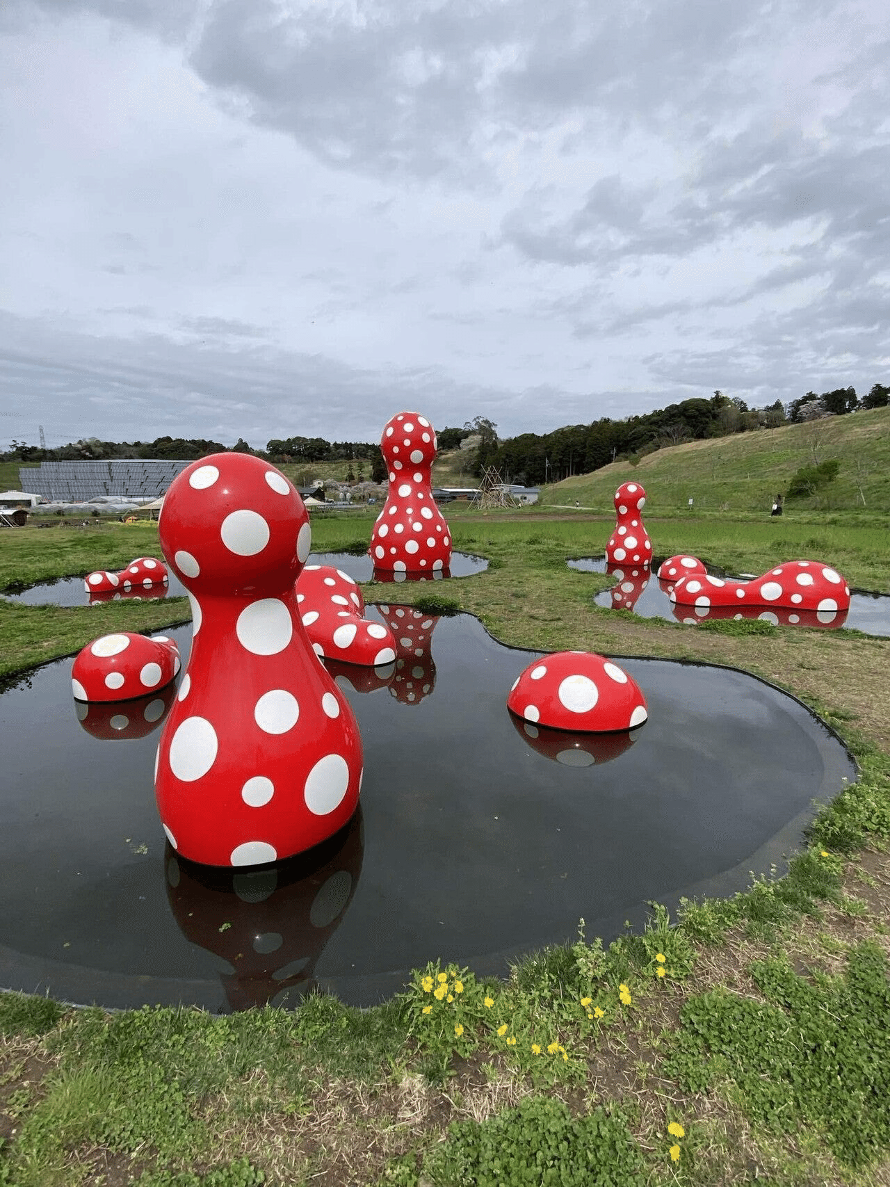 千葉アート巡り〜草間彌生の屋外作品「新たなる空間への道標」 ｜東京の建築&アート巡りオタク@tanrock