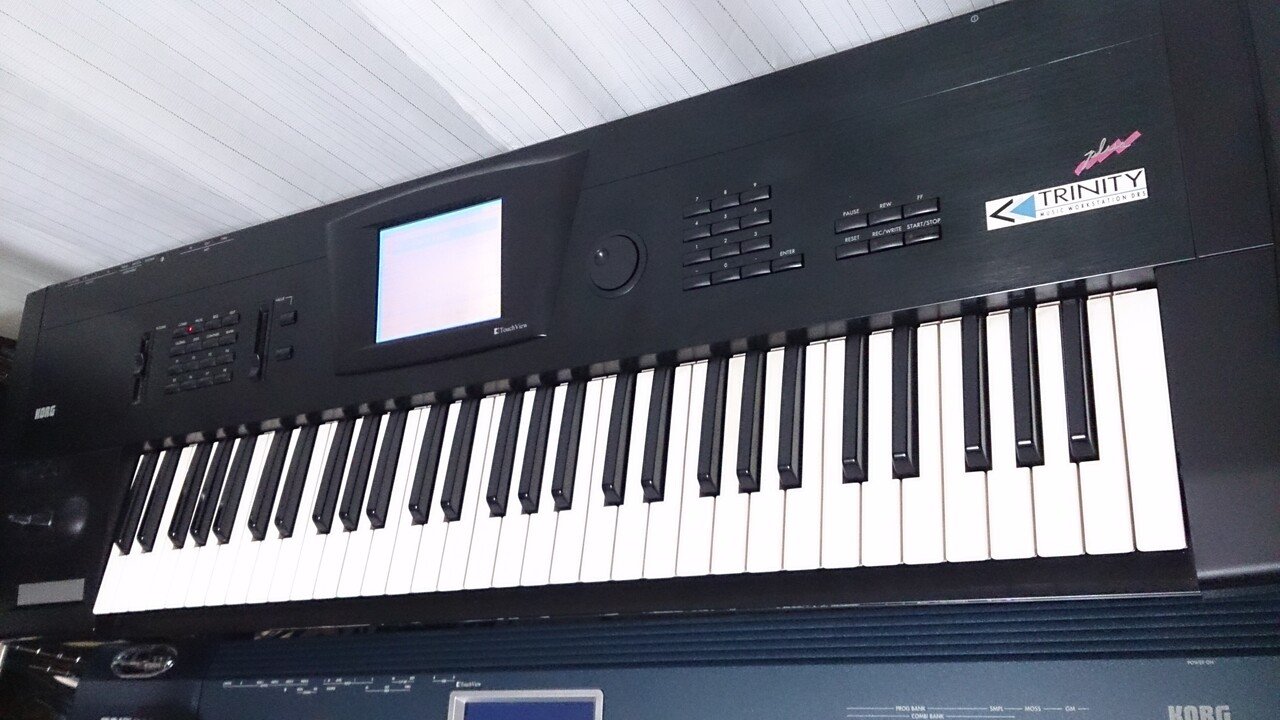 KORG TRINITY Black、いつ見てもカッコいい🌞🎵 音も素晴らしい🌟 惚れぼれしちゃうわ💖 (*´ω`*) 💖｜竜王P