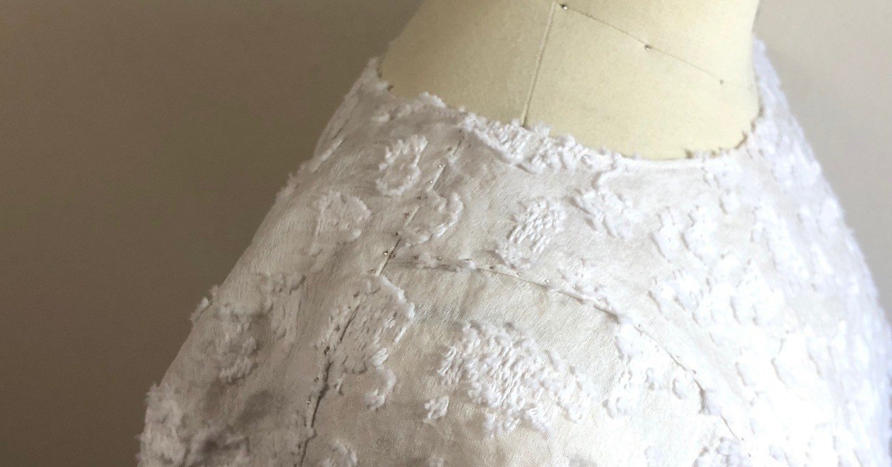 お祝いごとがある日のブラウス｜Kazuko Hirose