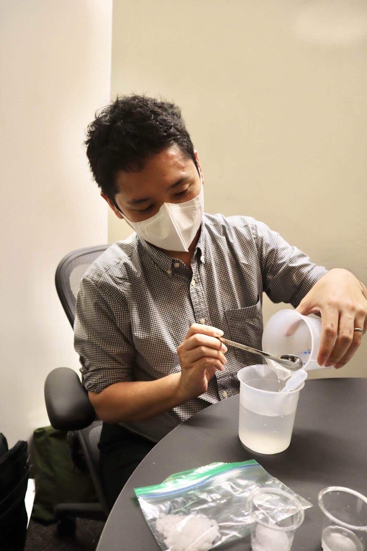 【実験】水を吸うプラスチック、吸水ポリマーの不思議｜エコラボnote/株式会社A-Co-Labo