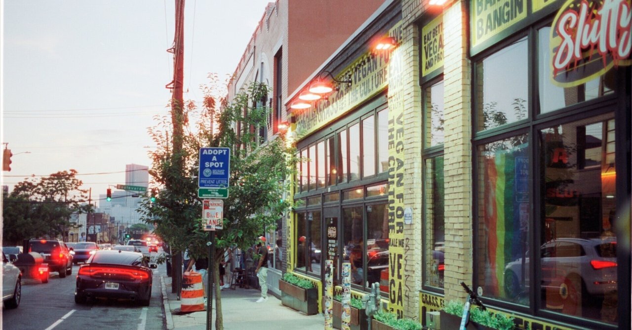 Edgewood AVE ＜CineStill 400D＞｜MOJA MOJA