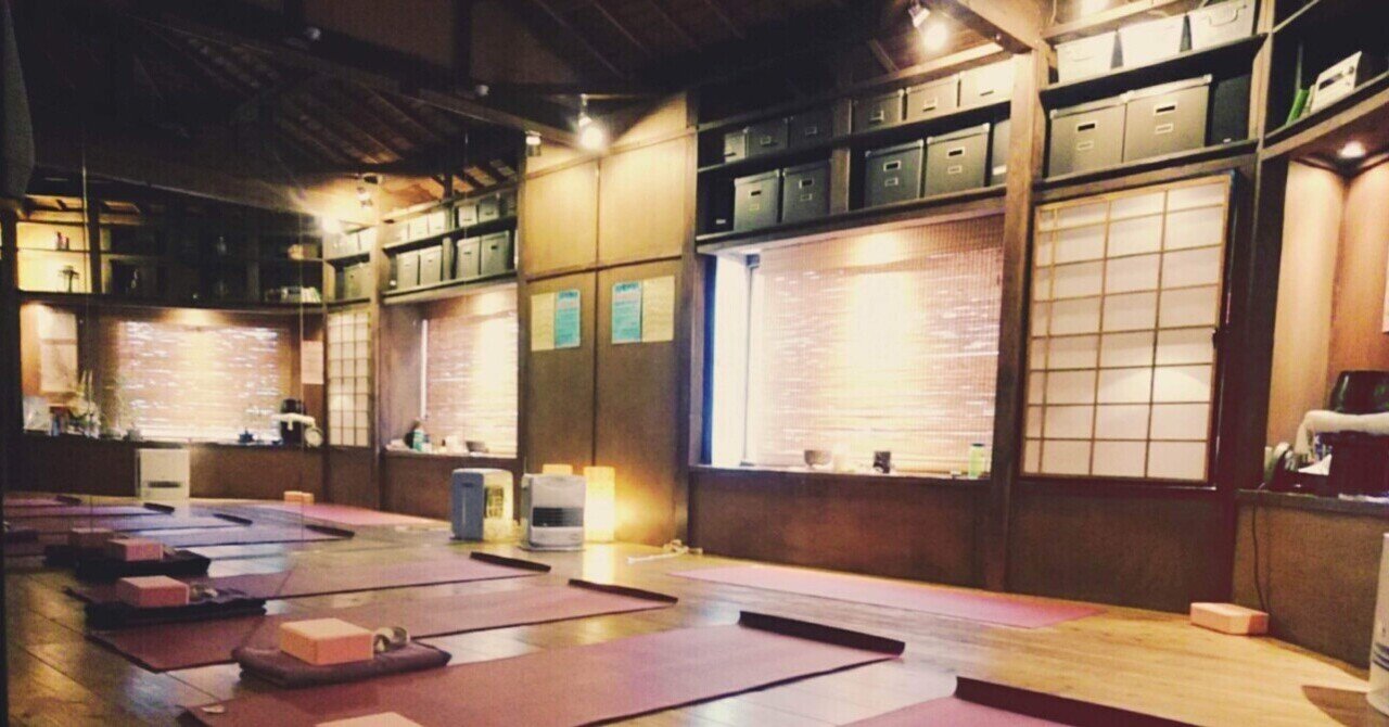 昭和レトロすぎる…木造アパートにあるヨガ教室｜あきながあかね(Akinaga Akane)