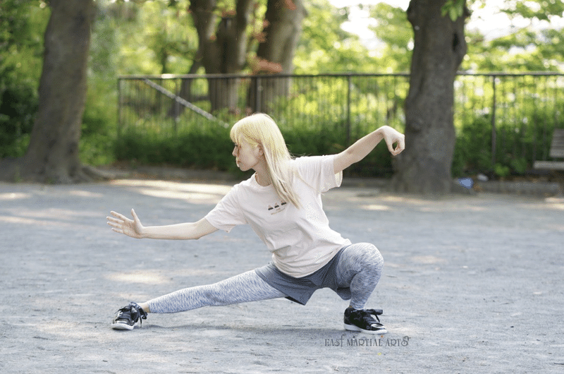 24式太極拳を覚えよう -導入① 歩型-｜INAMI