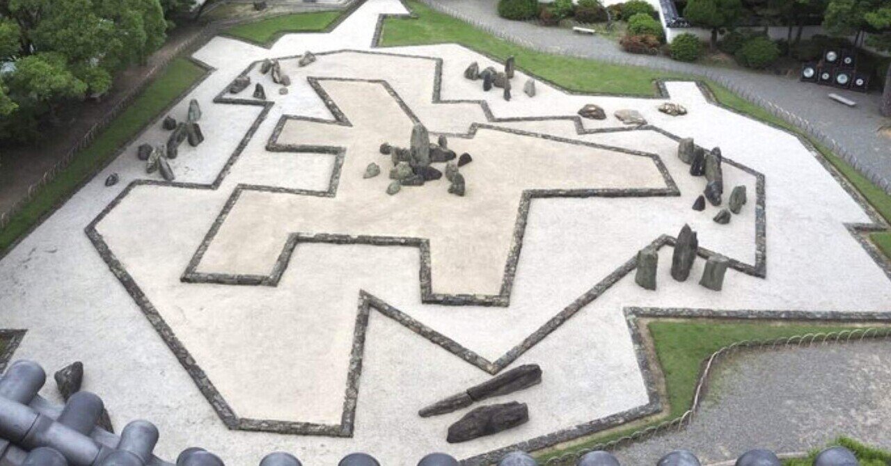 岸和田城庭園 八陣の庭_ 天守閣や飛行機からもみても美しい庭園｜Tomoki Inoue