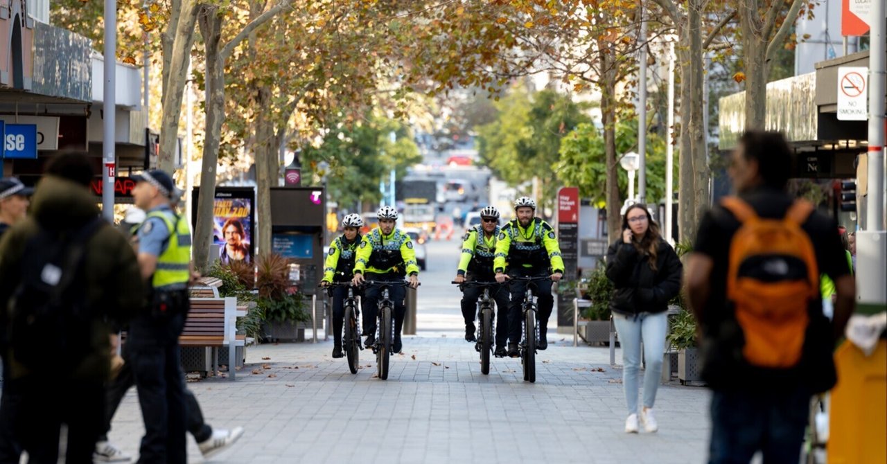 70-200mm望遠レンズで見る #3: Perth アートツアー｜Miwako Lucy