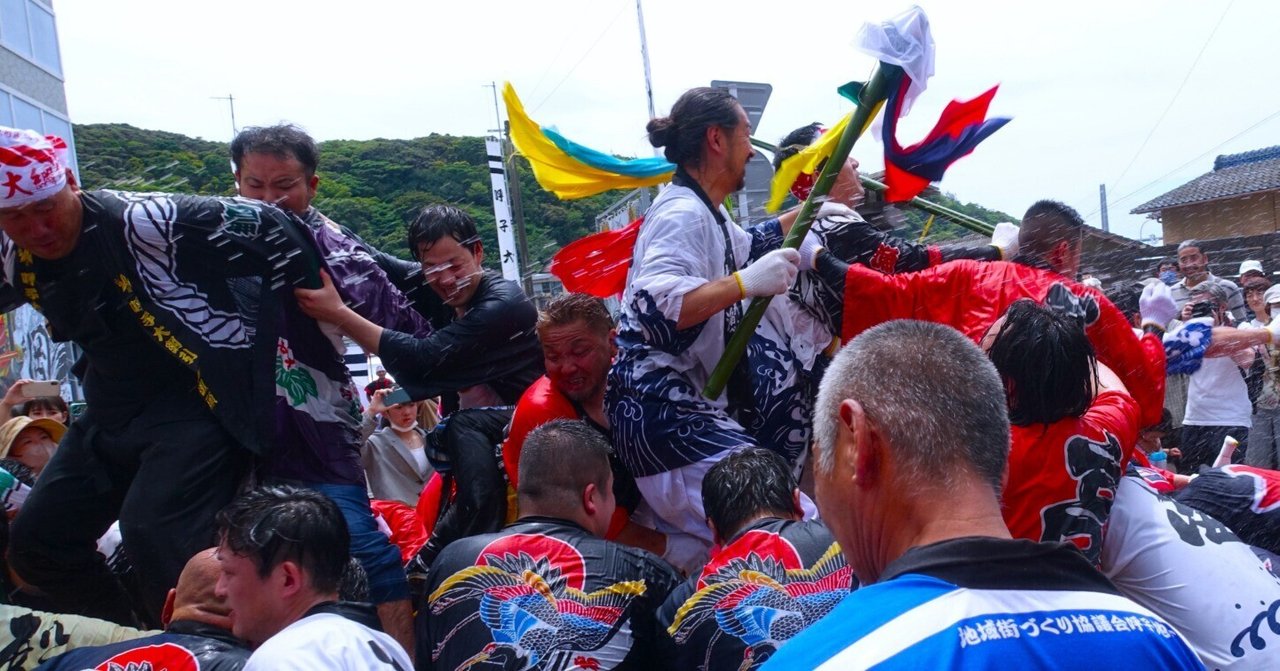 【呼子】男たちがぶつかり合う伝統の大綱引き＆透き通るイカ 国内旅行記・佐賀編Vol.4｜Tsuchinoco：ローファー旅