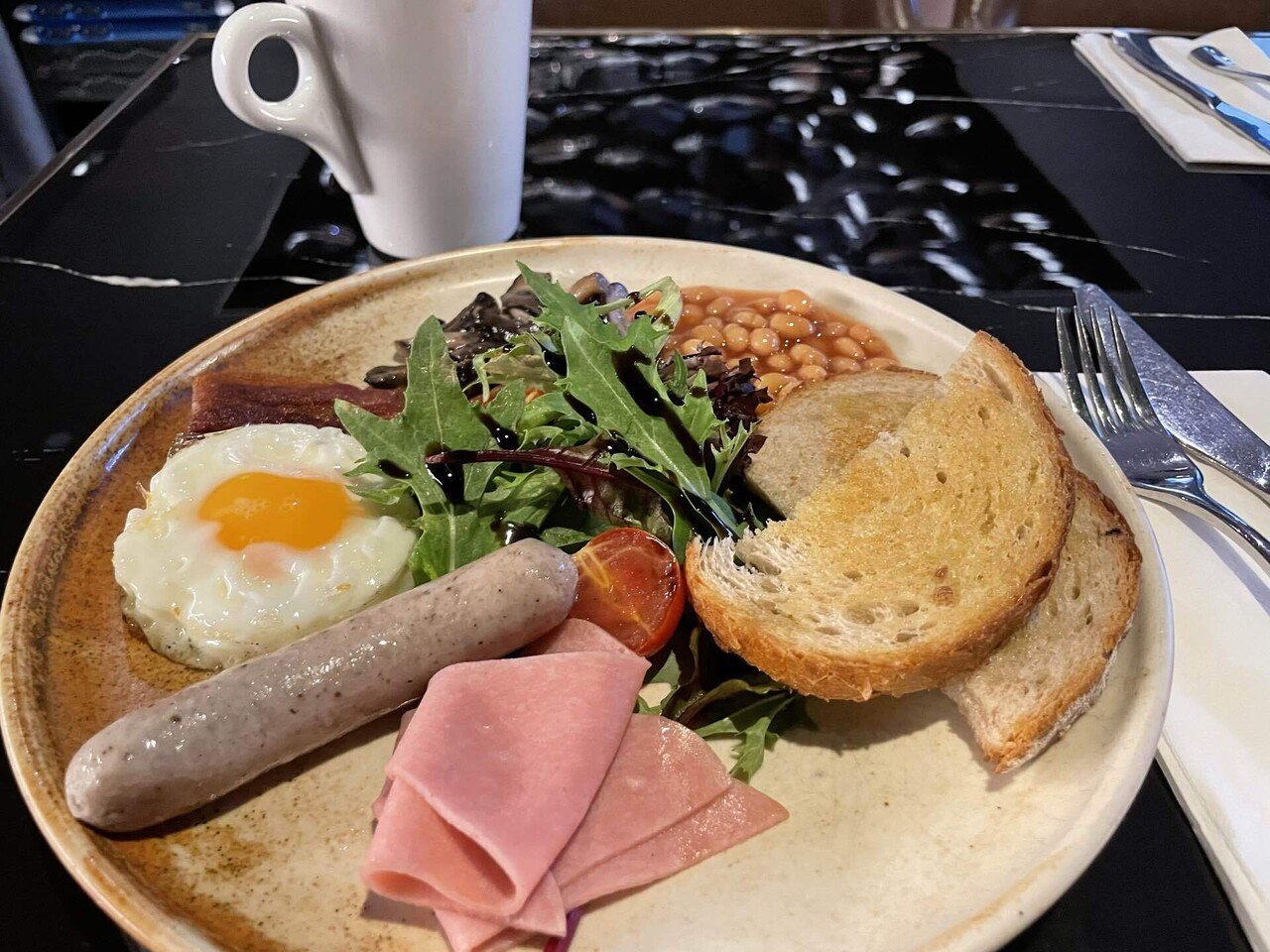 シンガポール4日目です。 今日はバードパラダイスに行ってきます。今年できたばかりの鳥の楽園。 遠いので朝早くから出かけます。 軽めのイングリッシュタイプのBreakfast(理科系夫がハムも卵 ...