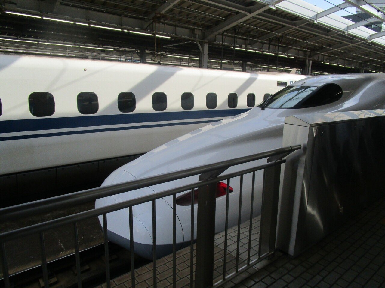 さあ約1年半ぶりの新幹線。私が乗るのぞみ212号はJR東海車両で初めて「会いに行こう」のチャイムが聞けます。楽しみですね。#新大阪駅 #東海道新幹線 #東海道新幹線のぞみ #新幹線n700系 ...