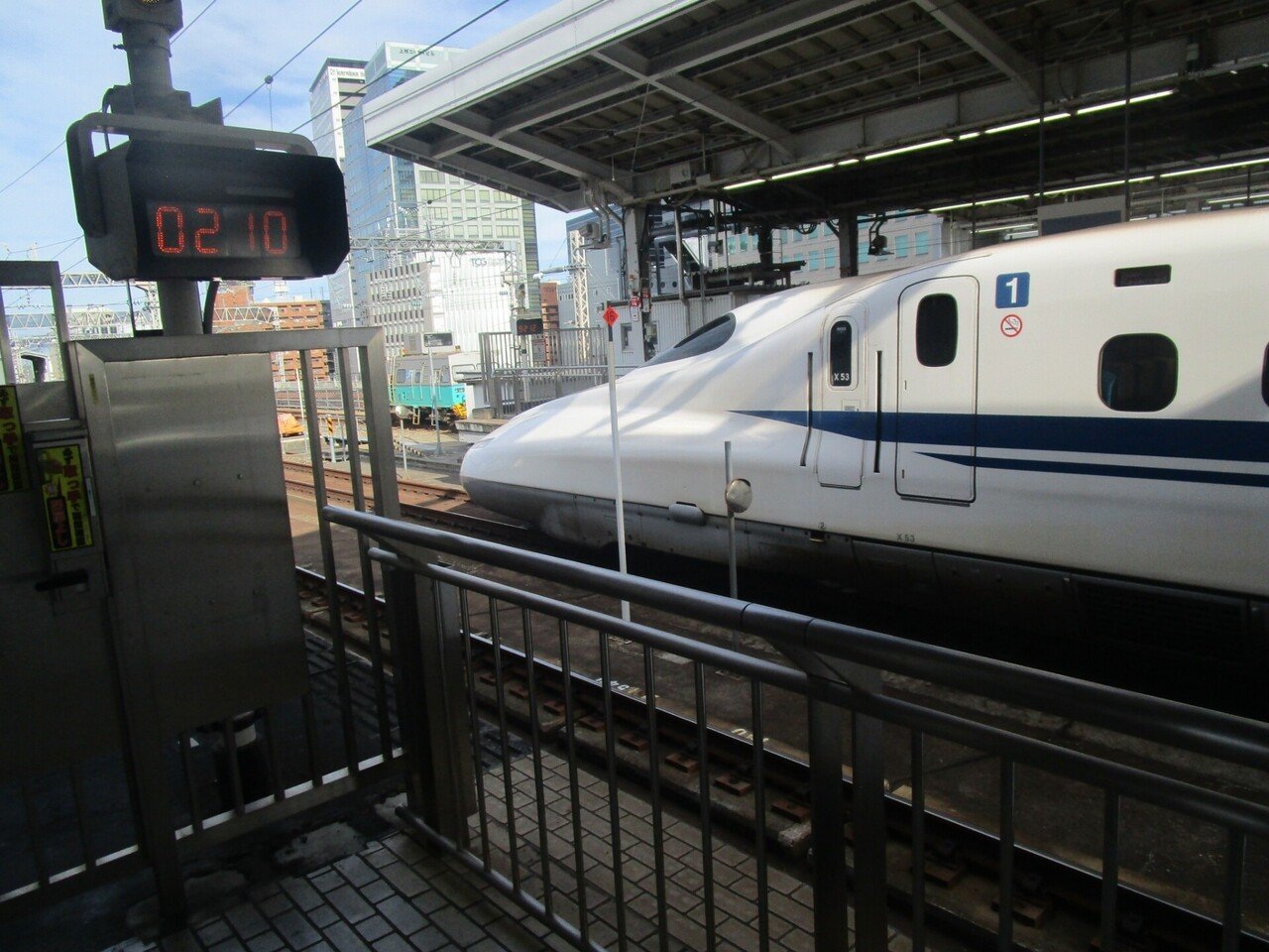 さあ約1年半ぶりの新幹線。私が乗るのぞみ212号はJR東海車両で初めて「会いに行こう」のチャイムが聞けます。楽しみですね。#新大阪駅 #東海道新幹線 #東海道新幹線のぞみ #新幹線n700系 ...