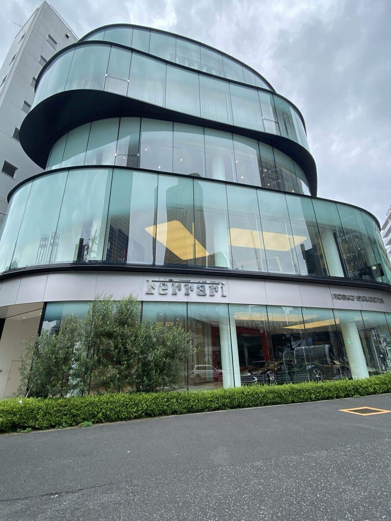 東京建築巡り〜流れる雲のような曲面ガラス ｜東京の建築&アート巡りオタク@tanrock