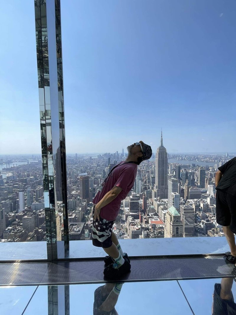 特別寄稿 5 「キラキラ溢れるN YにThumbs Up!」｜SENRI OE 大江千里