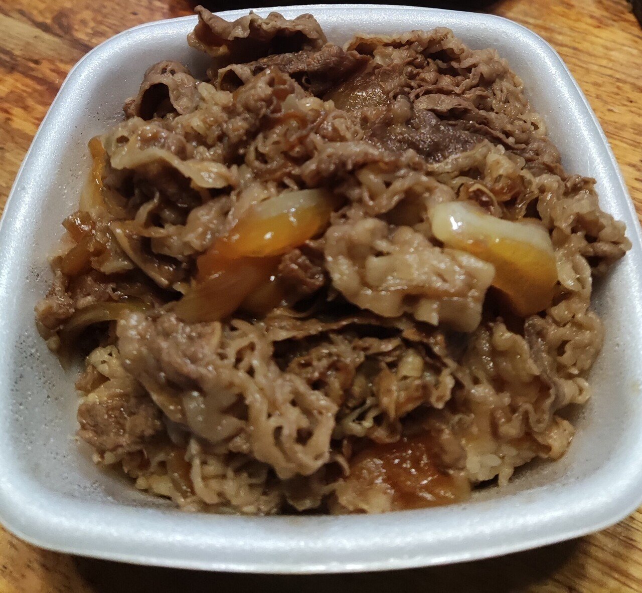牛丼並、肉だく、つゆだく、ご飯少なめ。細かくカスタマイズ出来る吉野家いいね。｜春原美桜(miosuhara)