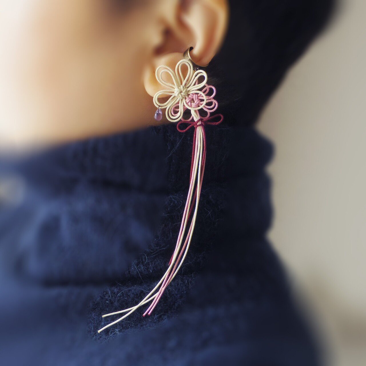 【復活販売/2023.9.24.】 かたっぽイヤーカフ「咲キ染ム陽ニ」（アイボリー×淡ピンク×臙脂） | nuta design https://nutadesign.thebase.in ...