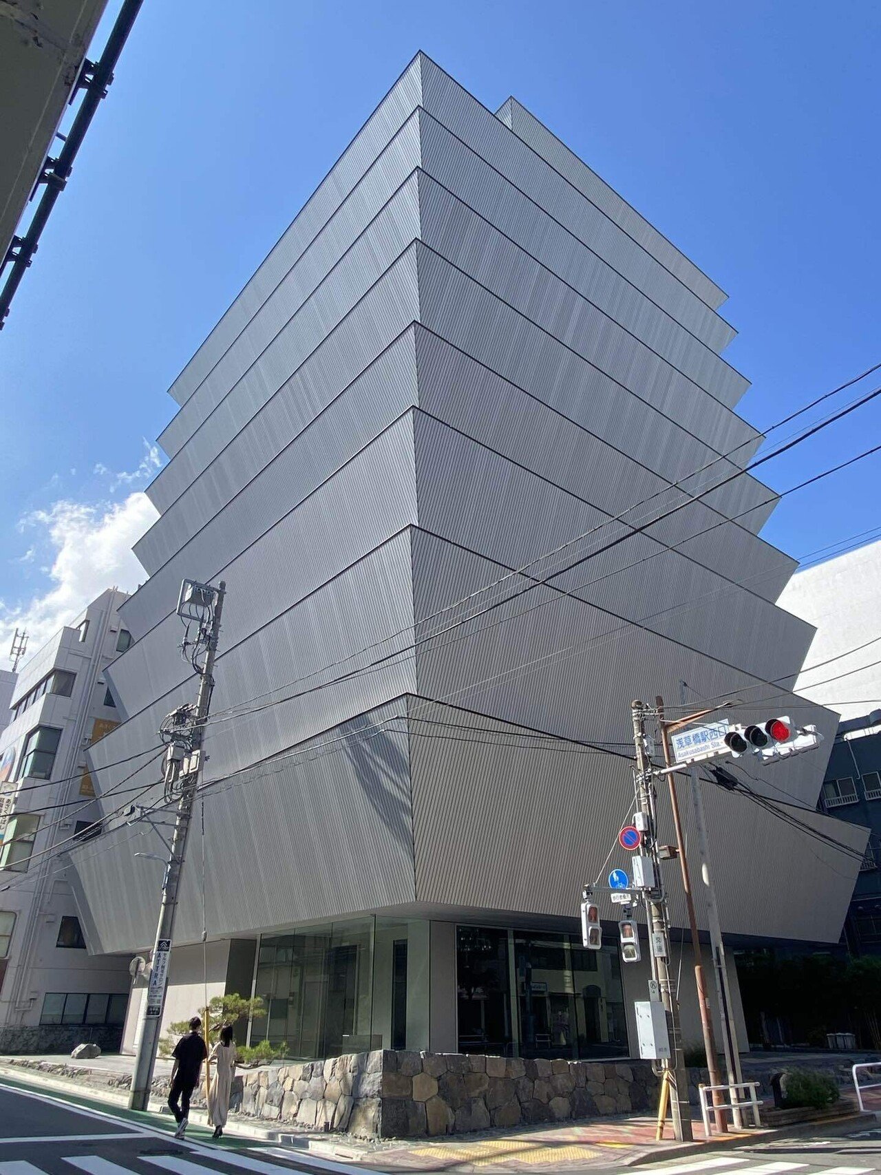 東京建築巡り〜銀の器を積み重ねたような建物 ｜東京の建築&アート巡りオタク@tanrock