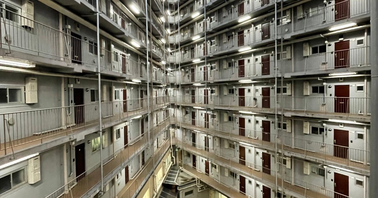 【2つの部屋を1に！？】マンションの2部屋を改造したと噂されるお部屋を調査！！｜RoomPaのお姉さん