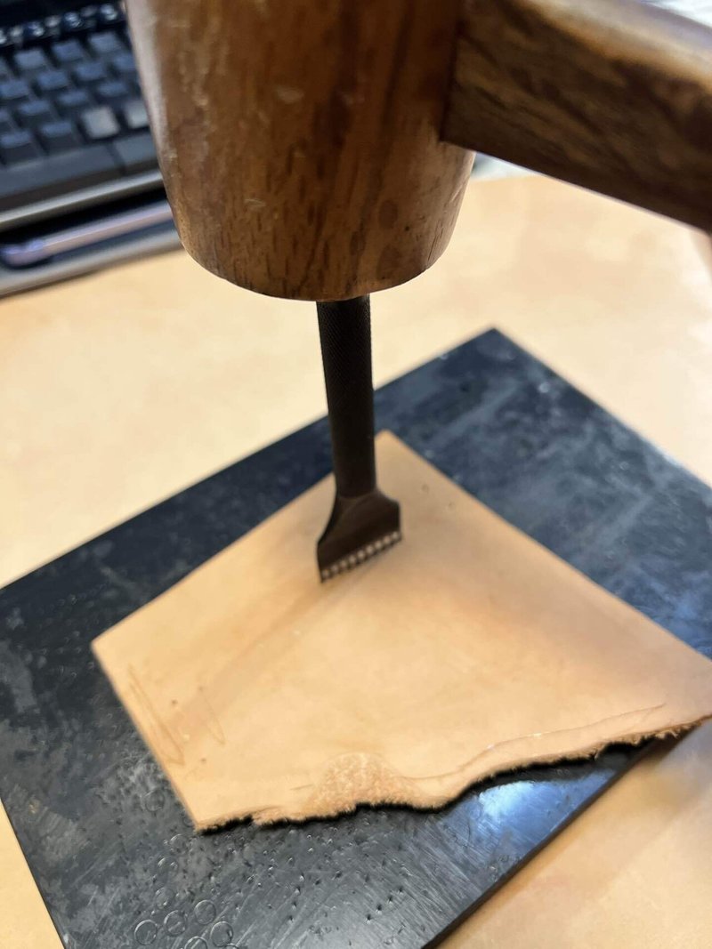 お仕事道具紹介 菱目打ち｜革工房 CraftLab.Rin