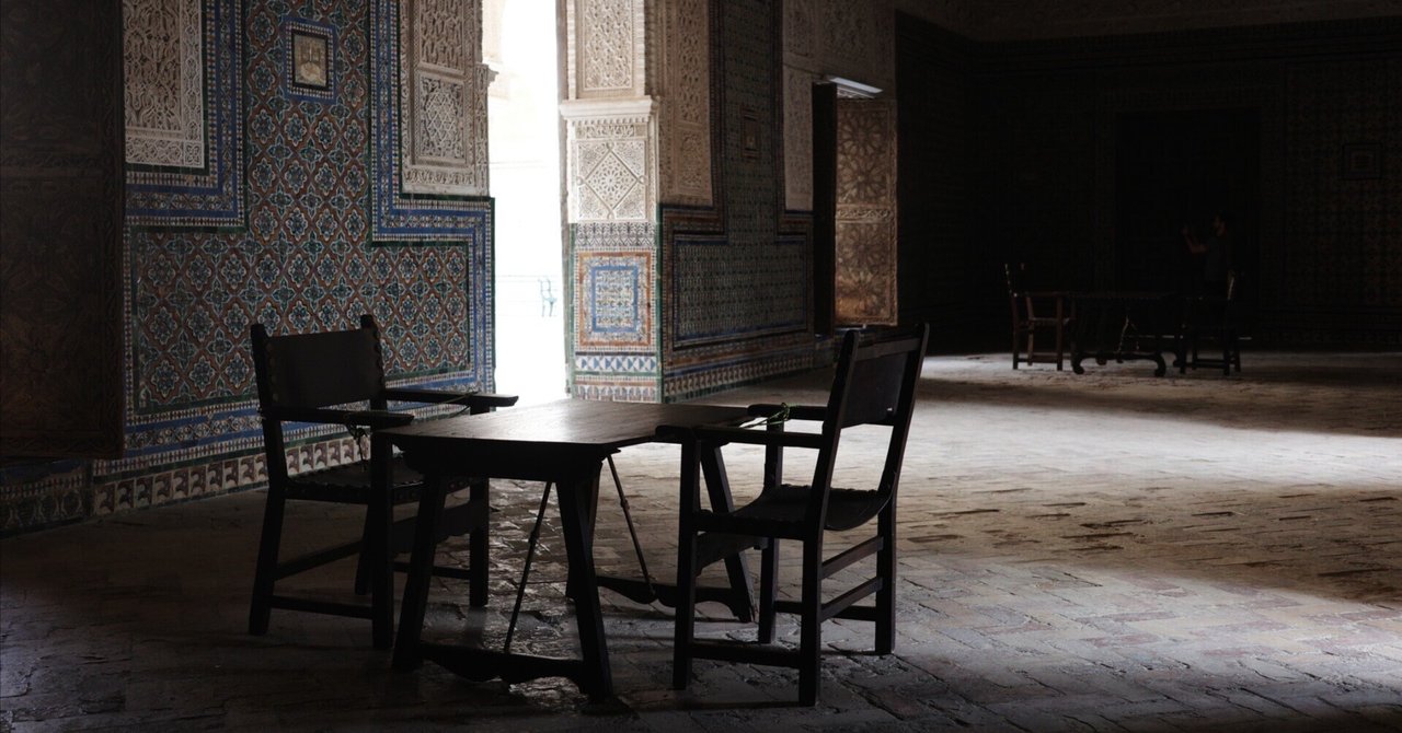 テーブルと椅子｜Gaku_Ito_ZH