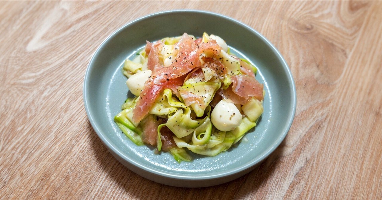 ズッキーニと生ハムとモッツァレラのサラダ。｜yucami