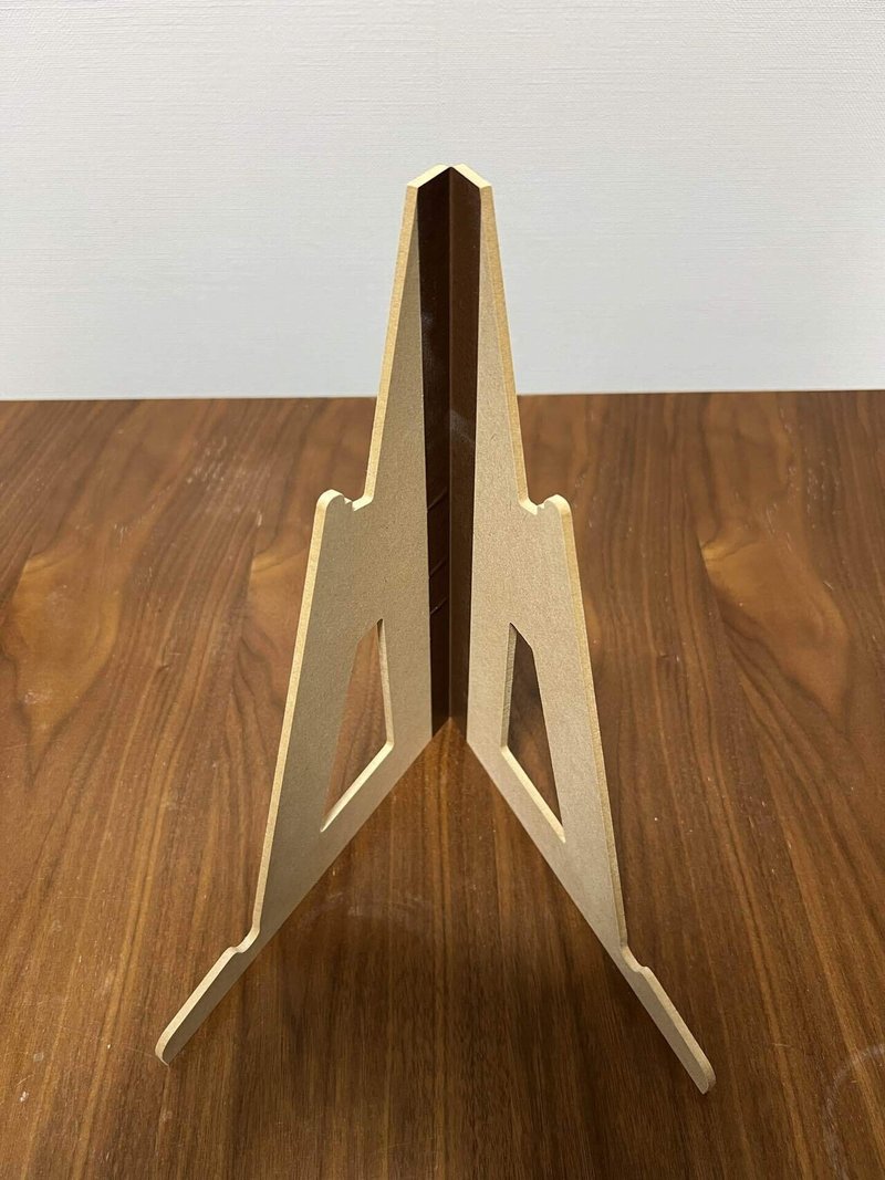 モバイルモニターなどを縦置きできる「WING BINDER」｜あきちゃん（男）