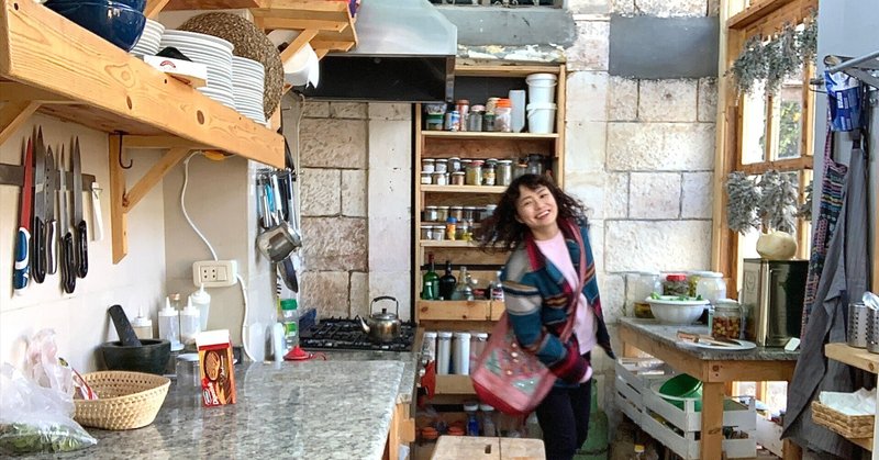 「ヨルダンの本屋に住んでみた」のフウ|note