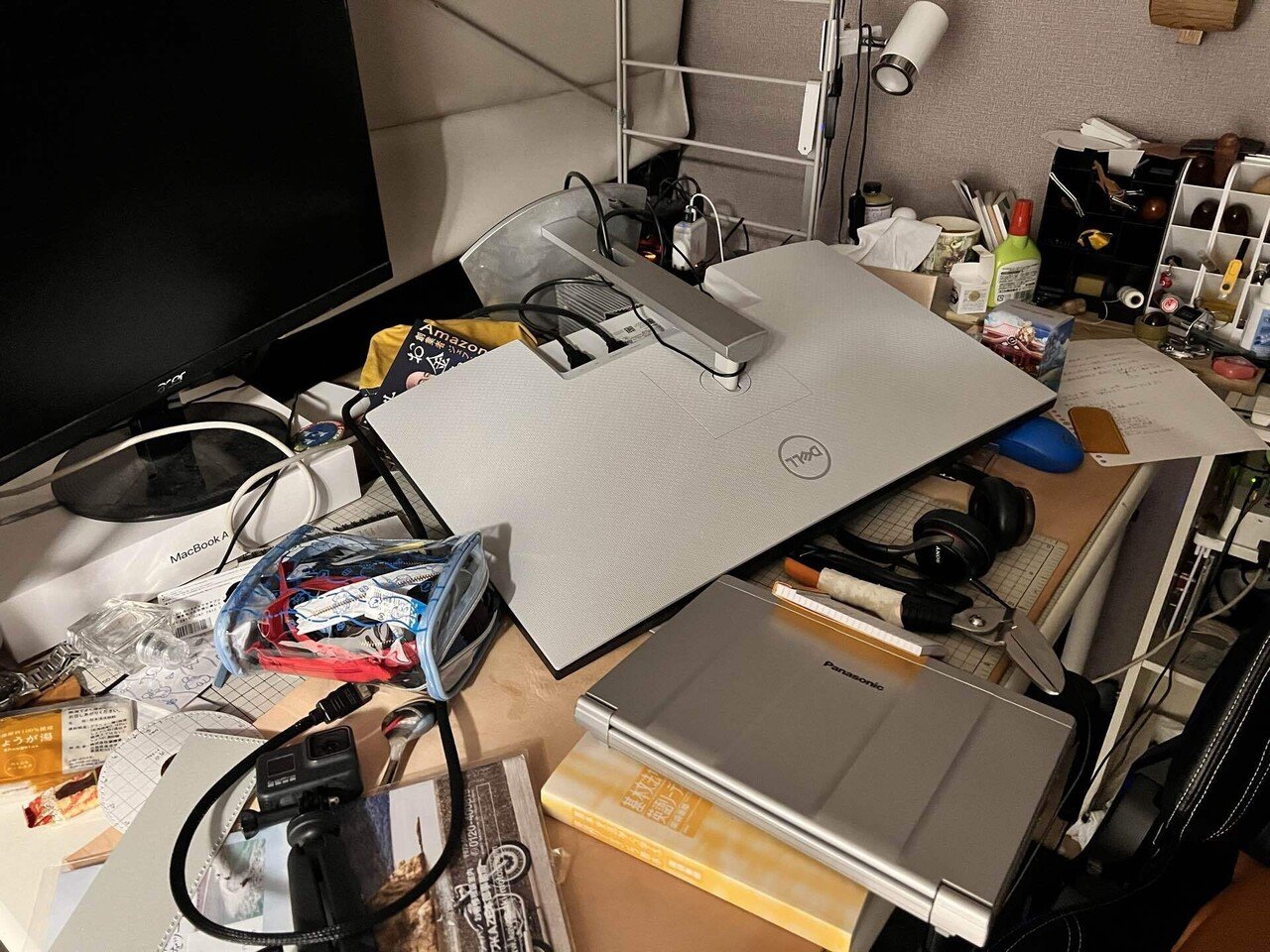 年末から実家に帰省していて今日自宅に戻りましたが作業スペースだけ無事でなかったです、、、 メインの高い方のディスプレイだけ倒れて壊れてしまいましたがこれだけで済んで助かったと思うことにします ...