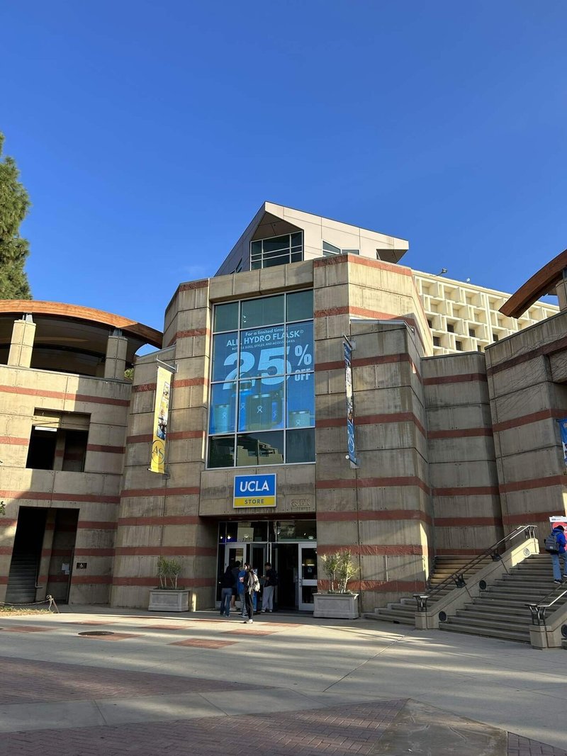 アメリカ旅行記【9日目・LA④】～ハリウッドサインを近くで眺め、UCLAで大学生気分～｜えいきち