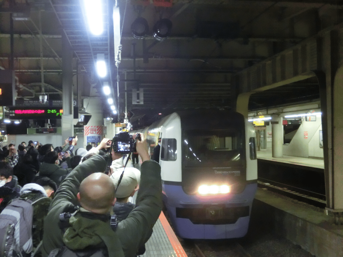 臨時夜行列車で行く犬吠埼初日の出の旅｜豊端/TOYOHATA