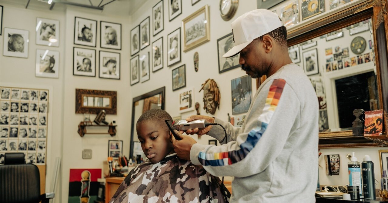 Barber Shop ＜LEICA M10-P＞｜MOJA MOJA