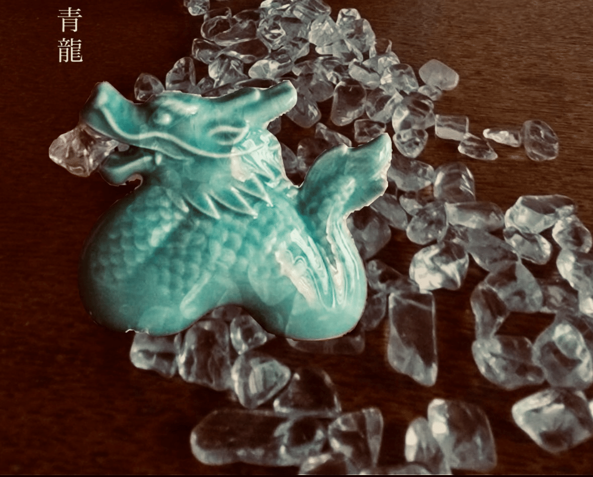 家の玄関に青龍｜transion