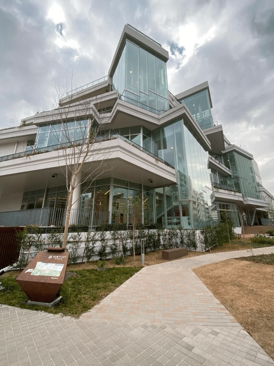 東京建築巡り〜森を散策するような図書館｜東京の建築&アート巡りオタク@tanrock