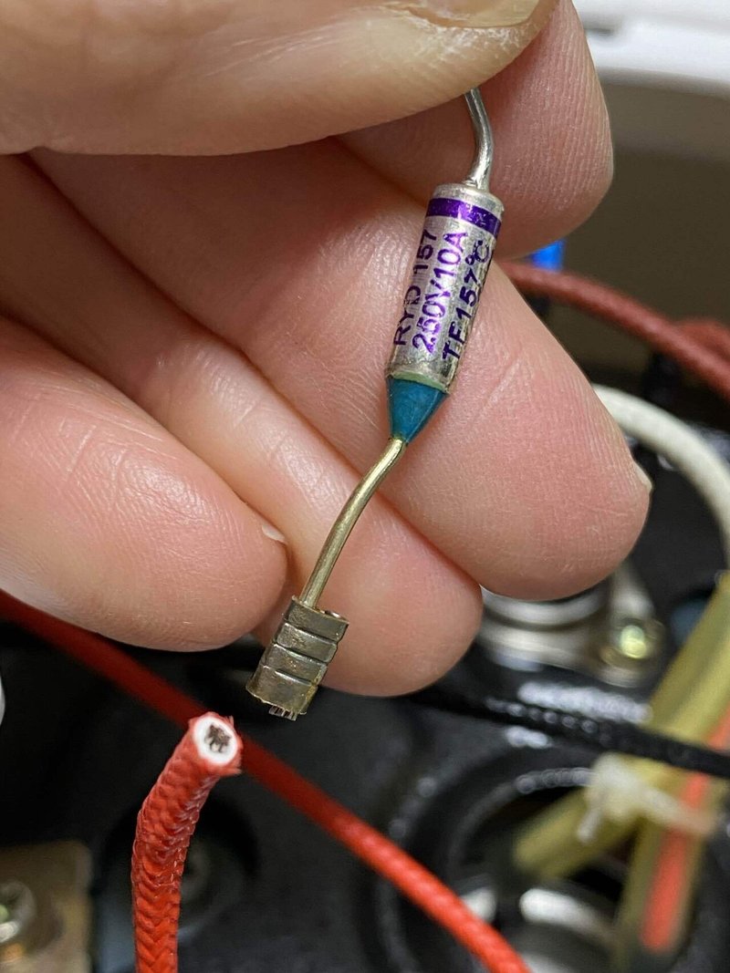 壊れた電気圧力鍋を118円で修理😊シロカ電気圧力鍋SP-A111 ヒューズ交換｜居眠り毛猿