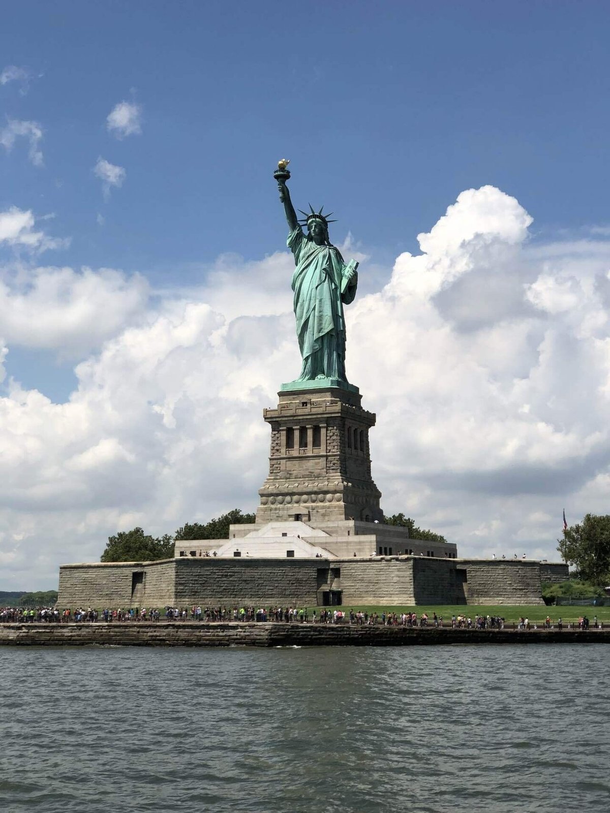 自由の女神像の足はどうなっている？｜Uchan